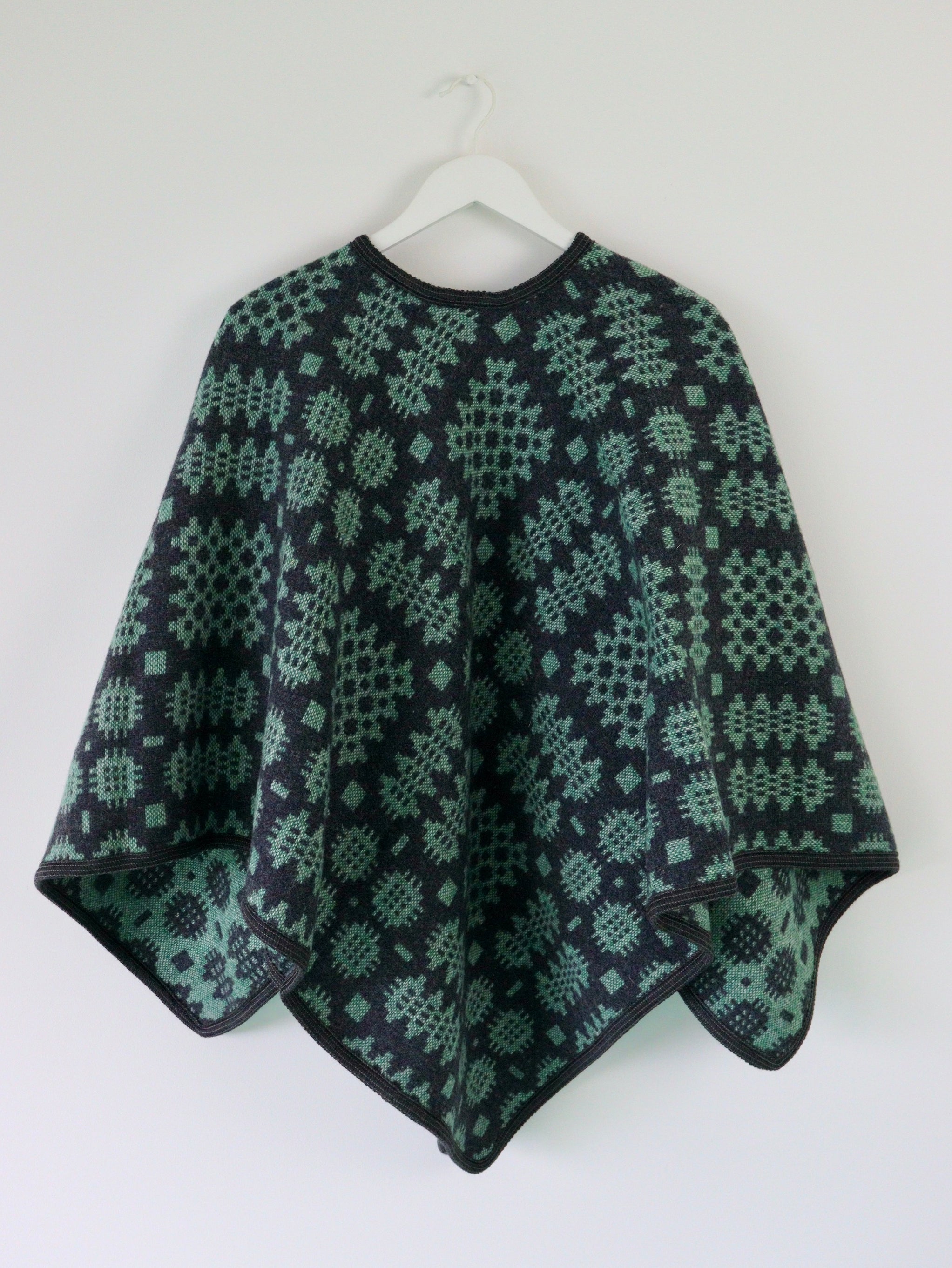 Coal & Holly Adult Poncho – THE WELSH GIRL